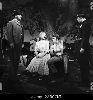 CAROUSEL (1956) GORDON MACRAE, SHIRLEY JONES CAR 001 Stock Photo - Alamy