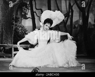 EVERGREEN, Jessie Matthews, 1934 Stock Photo - Alamy