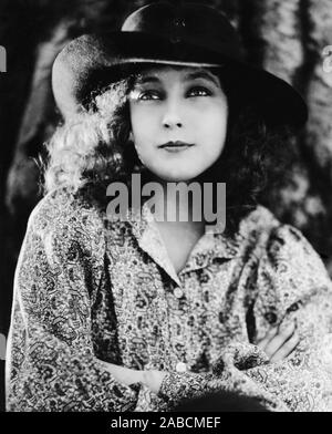 THE GOLDEN PRINCESS, Betty Bronson, 1925 Stock Photo - Alamy