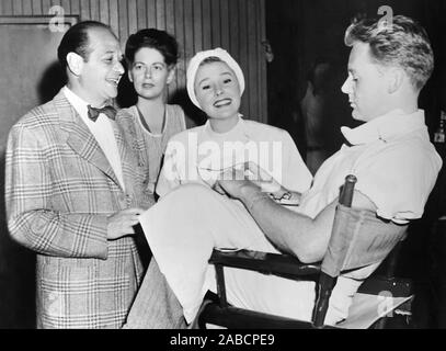 HIGH BARBAREE (1947) VAN JOHNSON, JUNE ALLYSON JACK CONWAY (DIR) 002 Stock Photo - Alamy