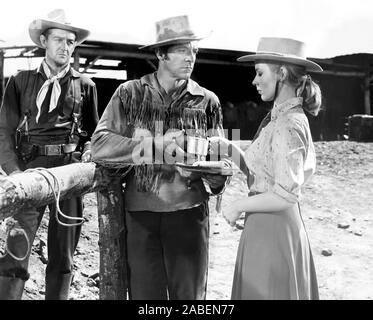 SMOKE SIGNAL, from left: Dana Andrews, Piper Laurie, 1955 Stock Photo ...
