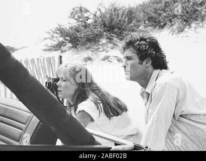 VIOLETS ARE BLUE (1986) KEVIN KLINE, SISSY SPACEK VABL 001 P Stock ...