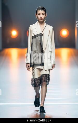 A model walks the runway for ANIRAC by Carina Lau at 2020 Spring and ...