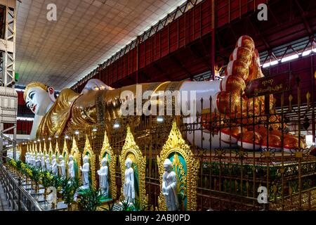 Chauk Htat Gyi Pagoda and reclining Buddha statue, Yangon, Myanmar ...