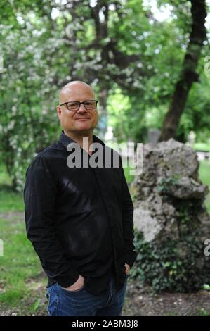 Author Christof Weigold, photographed in the Old Northern Cemetery in ...