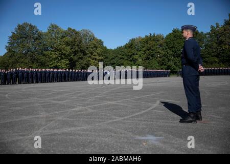 Soldiers at the final roll call of the officer training course at the ...
