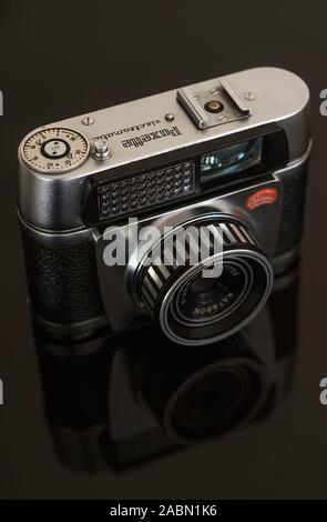 A Braun Paxette 35mm film camera,made in Germany,from the 1950s Stock ...