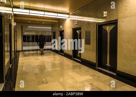 The lobby inside the Chicago Board of Trade Building, an Art Deco ...