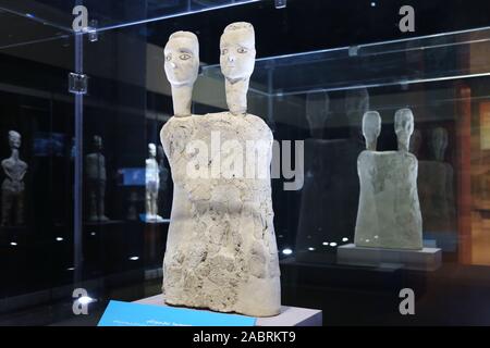 Two-headed Ain Ghazal plaster statue (7500BC), Jordan Museum, Ali Ibn ...