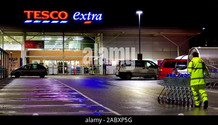 Tesco extra superstore at night,Ilkeston,Nottingham,UK Stock Photo - Alamy