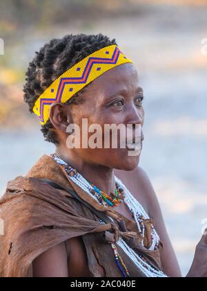 San Bushmen tribes woman, Kalahari, Botswana Stock Photo - Alamy