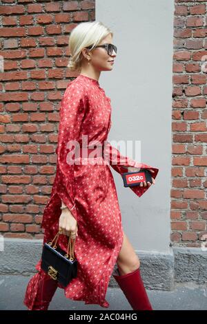 Caro Daur Milan Fashion Week - Women S/S 2026 Tod's Fashion Show ...