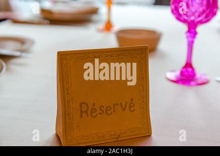 Reserved sign on wooden table Stock Photo - Alamy