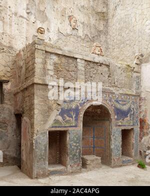 Nymphaeum decorated with mosaics in summer triclinium. House of the ...