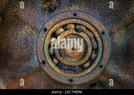 Rusty roller bearing in a wheel hub Stock Photo - Alamy