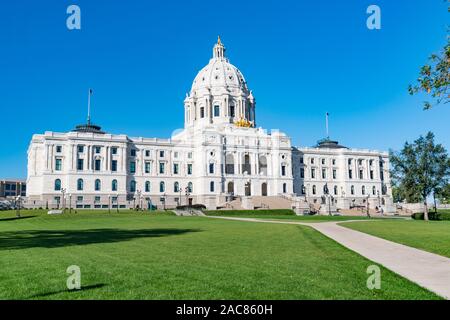 Exterior of the Minnesota State Capitol Building, built between 1896 ...