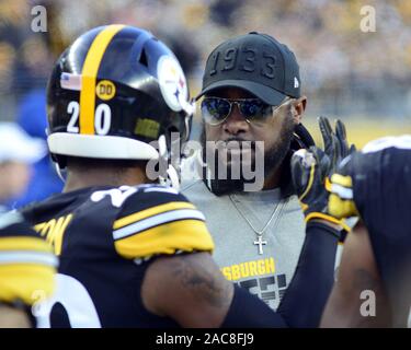 Pittsburgh Steelers cornerback Cameron Sutton (20) walks on the ...