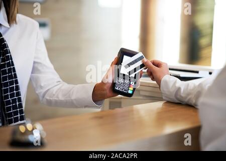 Receptionist and businesswoman at hotel front desk Stock Photo - Alamy