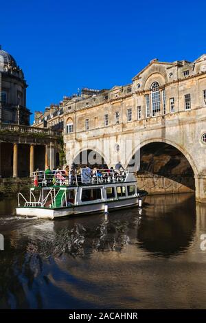 England, Somerset, Bath, Pultney Bridge and River Avon at Night Stock ...