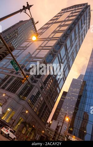 A building at 77 West Wacker Drive in Chicago, Illinois, USA Stock ...