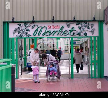 Shoppers in Merthyr Tydfil, South Wales, Uk, in 1994 Stock Photo - Alamy