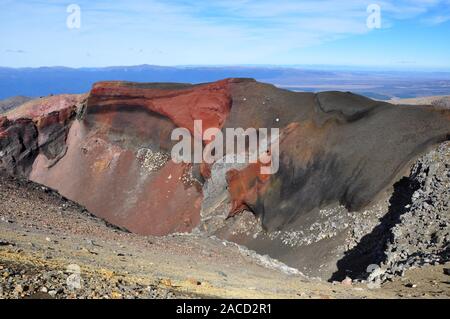 Red Crater on the top of Tongariro Volcano, Tongariro Crossing National ...