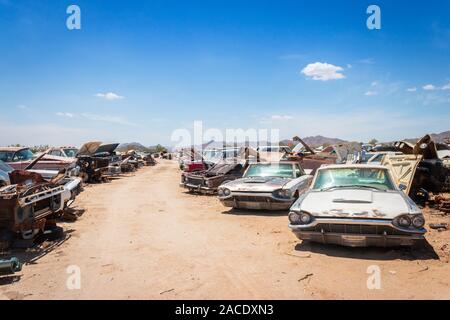abandoned cars in the arizona desert junk yard Stock Photo: 8108891 - Alamy