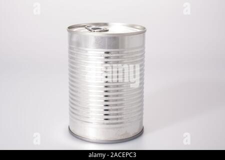 Aluminum shiny food can without label isolated on white Stock Photo - Alamy
