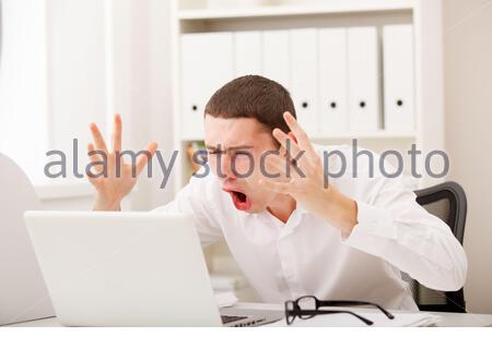 A man screaming at his computer screen Stock Photo: 32574138 - Alamy
