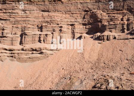 texture of rock, mine. Loose rock, after excavation, when mining metal ...