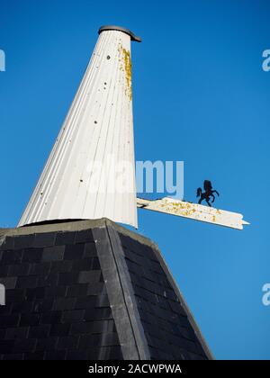 Teynham, Kent, UK. 3rd Dec, 2019. UK Weather: a sunny day in Teynham ...