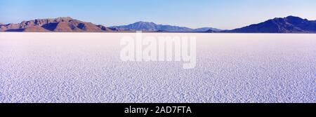 Mountains and salt desert - Bonneville Salt Flats, Utah Stock Photo - Alamy