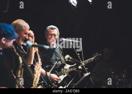 Hamish Stuart with the Three Sixty Band Stock Photo - Alamy