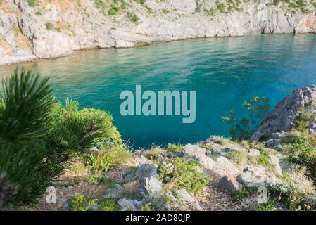 Rocky beach, transparent blue sea Stock Photo - Alamy