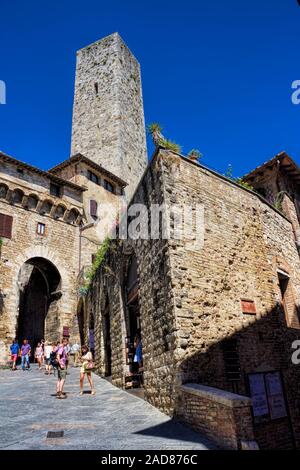 Arco Dei Becci, San Gimignano, Tuscany, Italy Stock Photo - Alamy