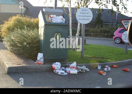 waste overflowing bin full of fast food packaging litter Stock Photo ...
