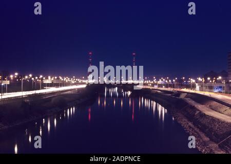 Autoverkehr, Autobahn bei Nacht - Traffic, Highway at Night Stock Photo ...