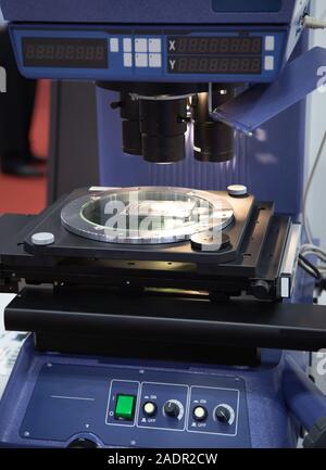 Projector measuring machine for measurement, inspection and observation ...