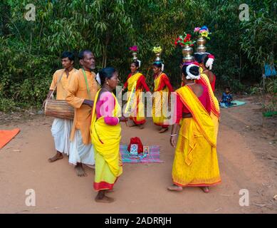Indian Bengali folk dance ; west bengal ; india ; asia Stock Photo - Alamy