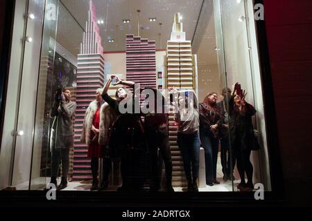 Kate Spade Store in Rockefeller Plaza, NYC, USA Stock Photo - Alamy