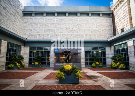Entrance to the Detroit Institute of Arts, Detroit, Michigan, USA Stock ...