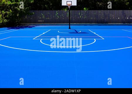 bright blue floor outdoor basketball court Stock Photo - Alamy