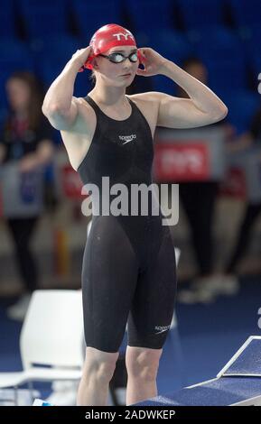 Great Britain's Freya Anderson, centre, celebrates her gold medal in ...