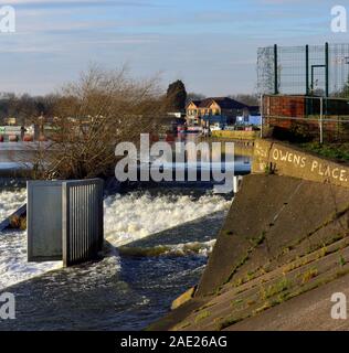 Beeston weir River Trent Nottingham England UK Stock Photo - Alamy