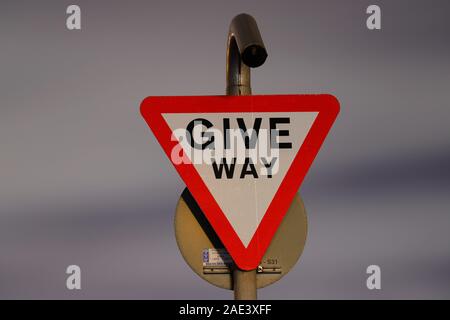 Give Way Sign, Give way or yield to oncoming traffic Stock Photo ...