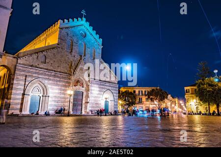 Messina cathedral by night. Sicily. Gorgeous medieval architecture of ...