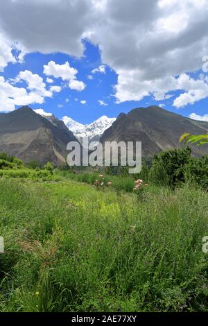 Snow-capped Rakaposhi mountain range, seen from the Karakoram Highway ...