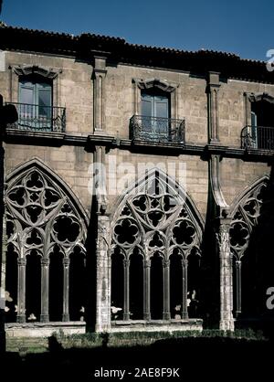 INTERIOR - CLAUSTRO S XIV. Location: CATEDRAL. Santander. SPAIN Stock ...