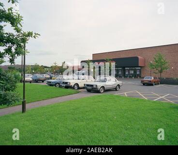 Exterior of a Tesco Supermarket, Nottingham, in 1986. East Midlands, UK ...