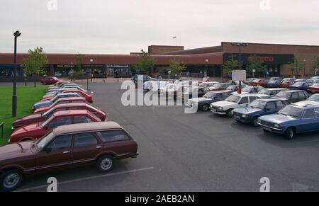 Exterior of a Tesco Supermarket, Nottingham, in 1986. East Midlands, UK ...